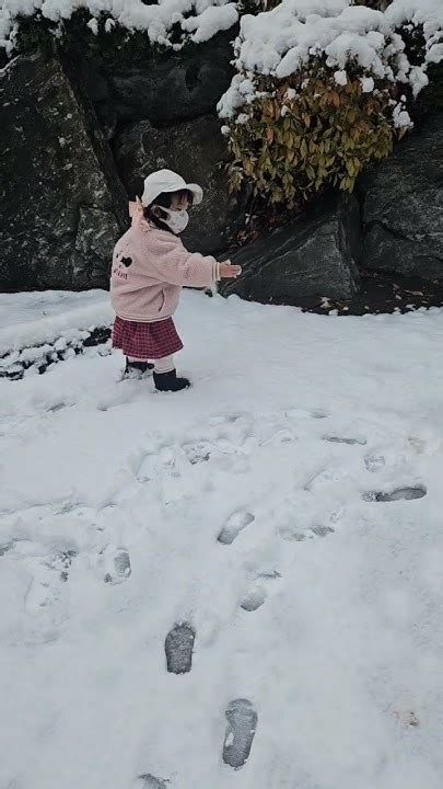 뽀드득 발자국 귀여운아기 Youtube