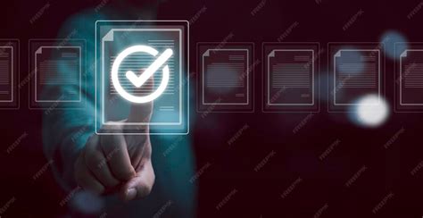 O Empresário Toca O Papel Eletrónico Online Para Aprovar A Certificação