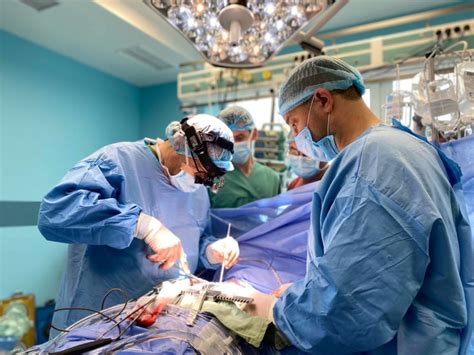 Унікальну трансплантацію комплексу серце легені вперше провели українські лікарі