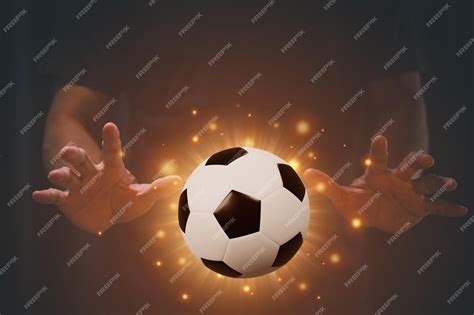 Manos De Hombre Agarrando Un Balón De Fútbol Con Luz Mágica Foto Premium