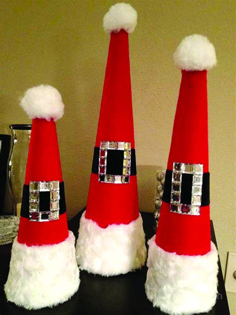 Гарын доорх материалаар шинэ жилийн чимэглэл хийх