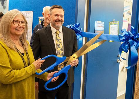 Retiring Faculty Honored With Room Dedication Ceremony And Classroom
