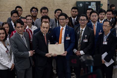 ก้าวไกลยื่นร่าง พรบ ชาติพันธุ์เข้าสภา วันชนเผ่าพื้นเมืองสากล 9 ส ค