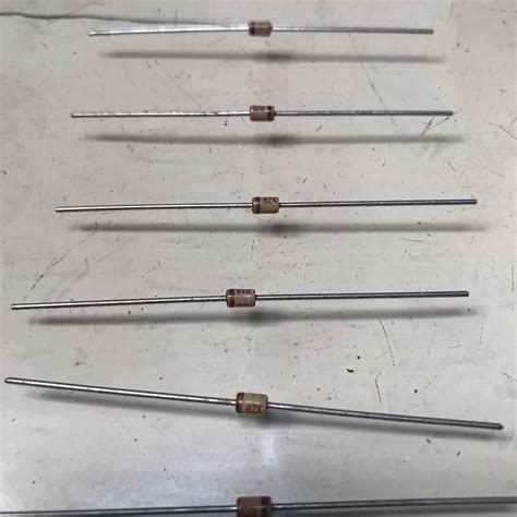 Jual Dioda Diode Zener 1w 1 W 6v2 6 2 6 2 V 1n4735 1n 4735 In4735 In 4735 Shopee Indonesia