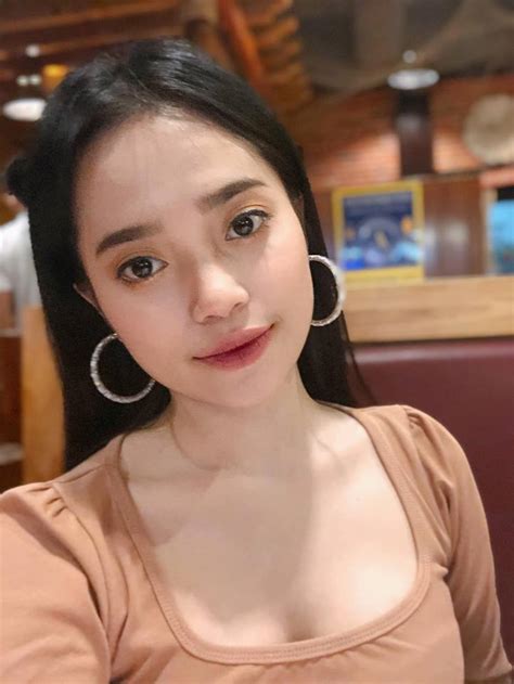 តារាខ្លះ ស្រលាញ់អាយុចាស់ជាង តែតារា៣ដួង នេះកំពុងលង់ ស្រលាញ់សង្សារក្មេង Khmerload Cambodia