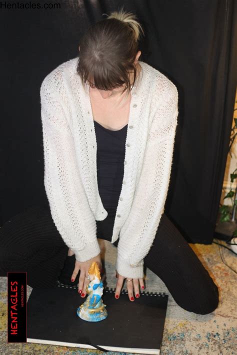 Solo Brunette Girl Stripping And Masturbating With Her Favorite Sex Toy Photos