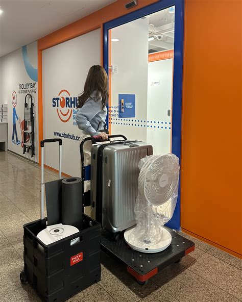 황혜연 L 데일리리본 인테리어 살림 광고 집중이 잘 되는 책상의 비밀 알고 계신가요 매일 쓰는 책상 깔끔하게 유지하는 게 제일 어렵지 않나요 쓰던 펜이