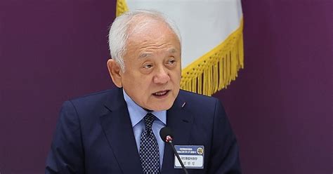 김한길 유사한 직무 수행에도 나타나는 일자리 격차 줄여야종합