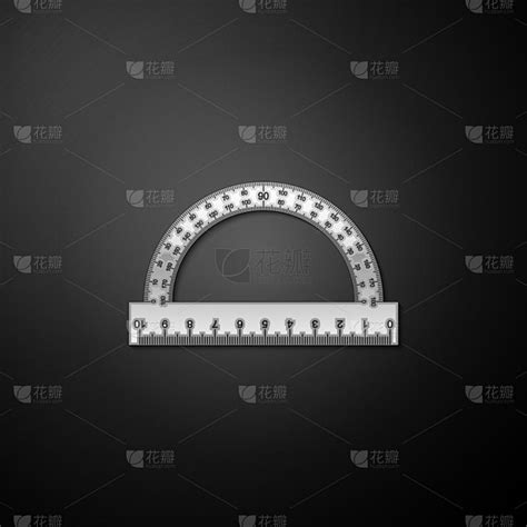 银色量角器网格测量度图标孤立在黑色背景。倾角计。测量工具。几何符号。长长的阴影风格。向量