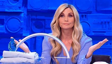 Amici Lorella Cuccarini Pronta A Lasciare Il Talent Show