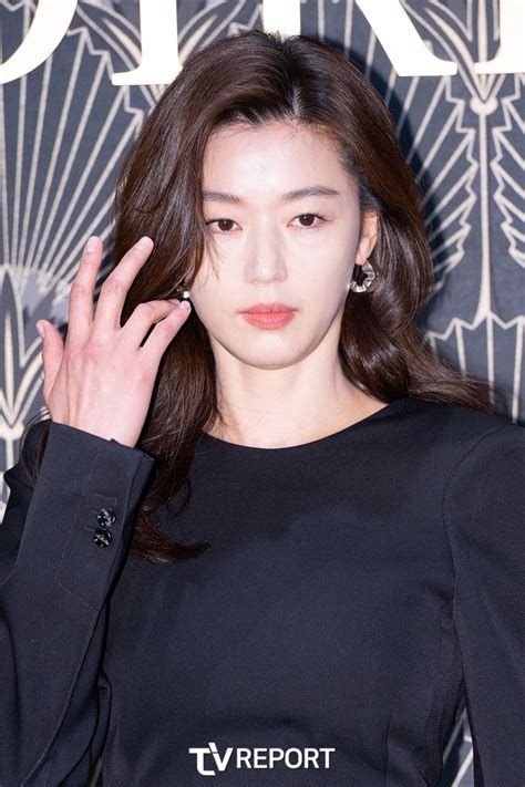 [t포토] 전지현 머리만 넘겨도 화보