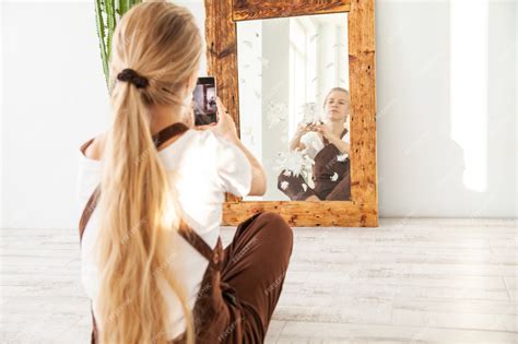 10 Best Mirror Selfie Ideas For Perfect Mirror Selfies Fotor