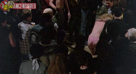 Gina Carrera Nuda ~30 Anni In Suburbia