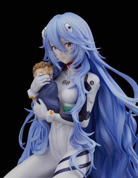 シンエヴァンゲリオン劇場版よりプラグスーツを纏った綾波レイを劇中後半に登場した長髪姿をモチーフに1 7スケールでフィギュア化