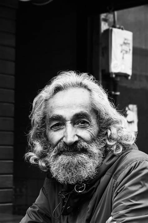 남자 노인 모자 블랙 앤 화이트 수직 쐈어 예술 주름살 초상화에 관한 무료 스톡 사진