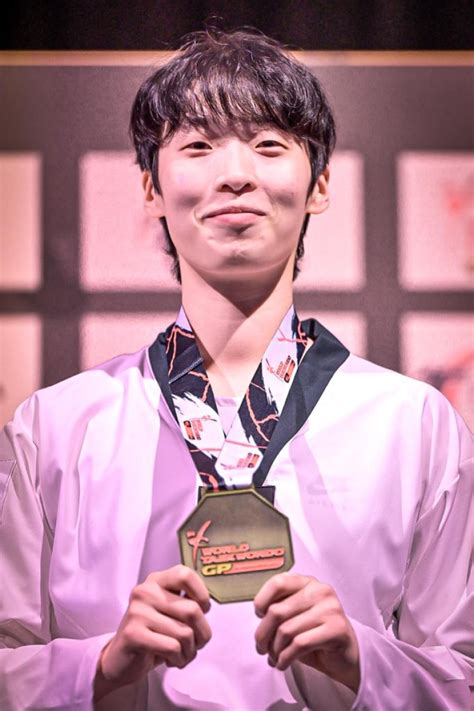 女 태권도 간판 이다빈 파리 올림픽 티켓 획득…그랑프리 파이널 첫 ‘우승