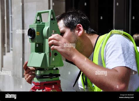 Dumpy Level Hi Res Stock Photography And Images Alamy