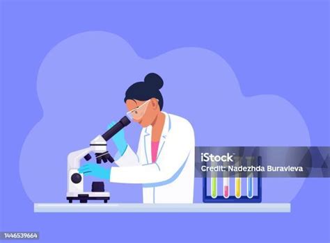 นักวิทยาศาสตร์หญิงสาวมองผ่านกล้องจุลทรรศน์ในห้องปฏิบัติการทําการวิจัยทางเคมีการวิเครา ภาพประกอบ