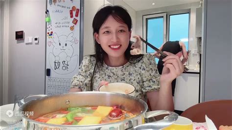 夏天开着空调吃火锅真爽，30元涮肉吃到撑！和老公边吃边聊真惬意 Youtube