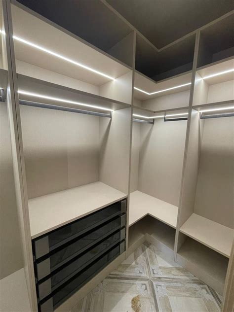 Гардеробная с подсветкой Гардеробная Дизайн гардеробной Гардеробные