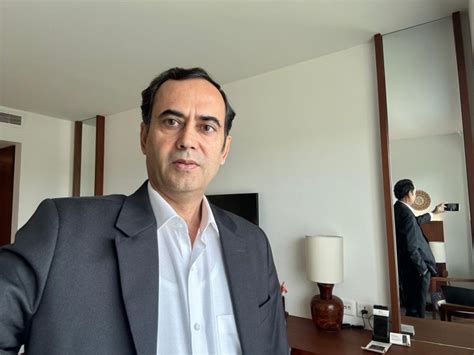 ijaz ahmad on linkedin selfie before meetings today 🇵🇰 ️