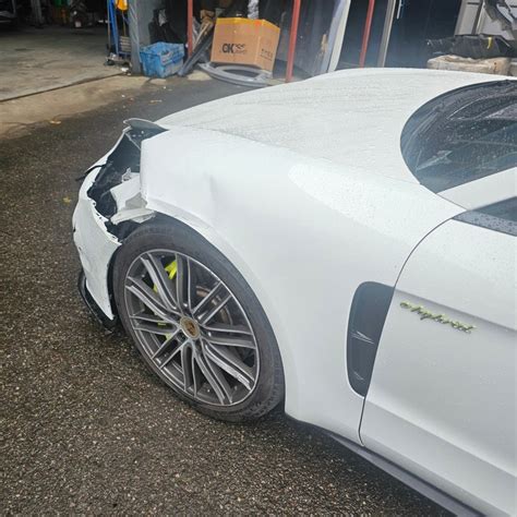 인천 수입차 전손차 수리전문 붕붕모터스 파나메라 차량 입니다 정식센터 수리비용은 5천만원 이상 나온다는 견적을 받았습니다 2가지 선택이 가능합니다 5천주고