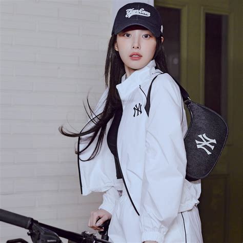 엠엘비 여성 스포티브 바시티 크롭 바람막이 뉴욕양키스 위시버킷