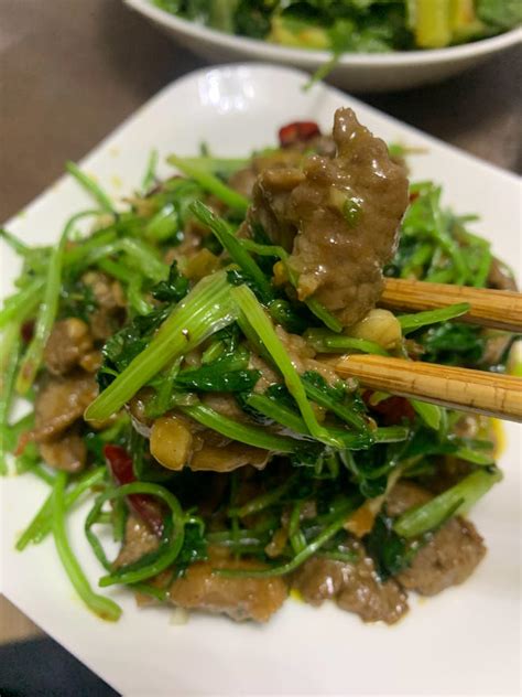 【香菜炒牛肉的做法步骤图，香菜炒牛肉怎么做好吃】以为一味 下厨房