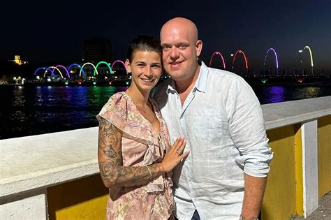 Great Sadness Michael Van Gerwen Splits From Wife And Withdraws