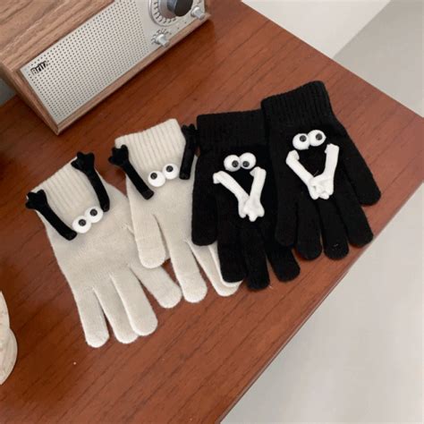 당일출고 스마트폰터치 빅아이즈 마그넷 커플 우정 손잡는 자석 터치 손가락 장갑 2color 에이블리