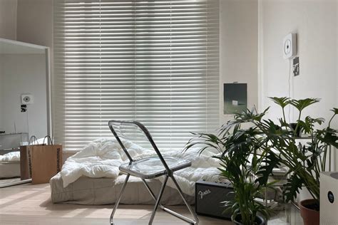 무채색 배경에 취향으로 색칠한 나의 작은 3평 방 라이프스타일 슈퍼앱 오늘의집