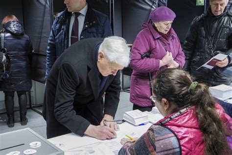 V Adamkus Apie Vrk Sprendimus Tikiuosi Kad Pasimok Me Ir Ateityje Tos Klaidos Nepasikartos