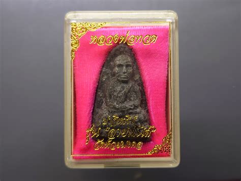 หลวงพ่อทวด เนื้อว่าน พิมพ์ใหญ่ สูง 3 5 ซม หลังฝังข้าวสารหิน รุ่นปาฏิหาริย์ลายเซ็น วัดห้วยมงคล ปี
