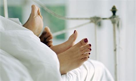 Most Couples Have Sex Twice A Week But Not For Long Enough Claims Doctor Daily Mail Online