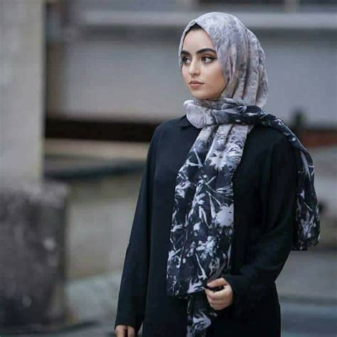 اشعار ماندگار کاش می شد که کسی دست به کاری بزند آب سردی به تن بوته ی خاری بزند زرد رویی به ته