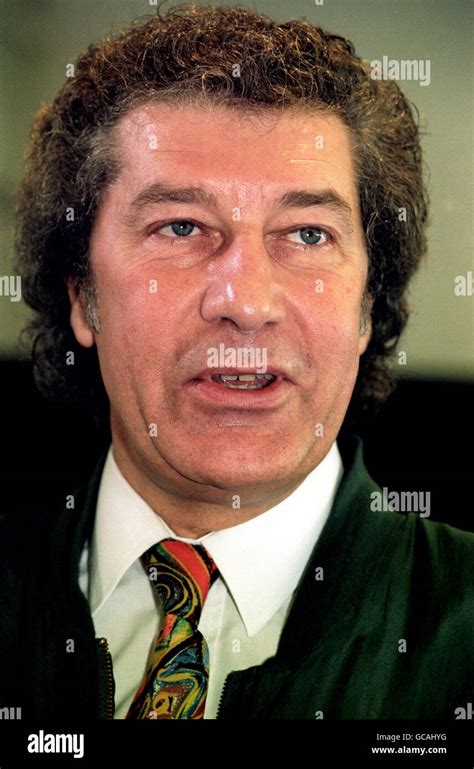 Schauspieler Gareth Hunt Der Mike Gambit In Der Neuen Avengers Serie