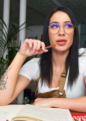 Lola Bellucci Biographie News Photos Et Videos Télé Loisirs