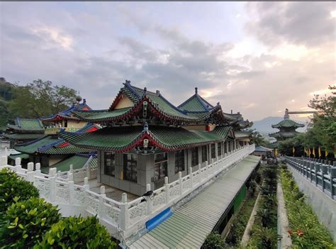再說一次 地母廟是廟！！！！ 不是網美拍照地點 廟是拜拜的地方！ 不要站在樓梯間扭腰擺臀 林祖嬤走上去還要被擋住 還要等你們拍完到底要拍幾張
