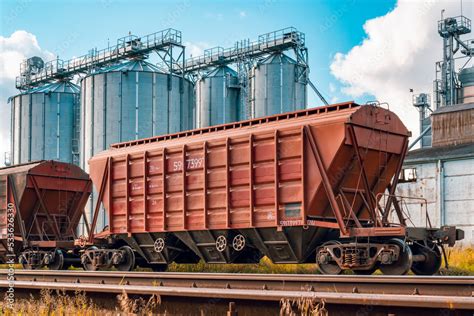 Loading Railway Carriages With Grain Stock Foto Adobe Stock