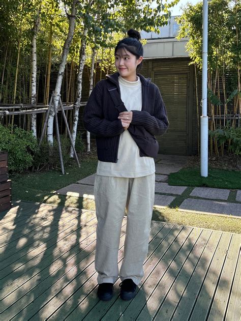 「코듀로이턱와이드팬츠、램스울크루넥스웨터」의 착용 스타일링 리스트 Uniqlo