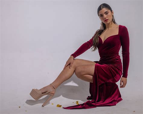 30 Amazing Outfit Tips For An Hourglass Body Shape Panaprium