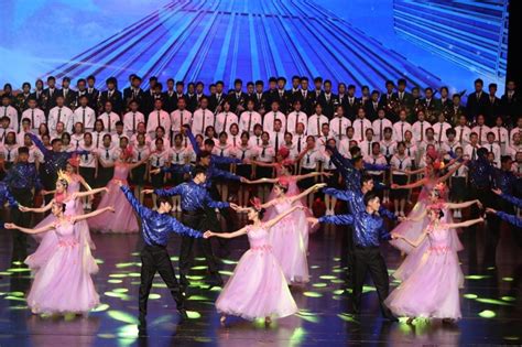 大湾风：马万祺孙女领唱，这台晚会弥漫着浓浓亲情 搜狐大视野 搜狐新闻