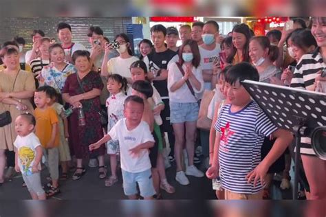 我是受过专业训练的，一般不会笑场，除非忍不住…… 孤勇者 勇者 专业训练