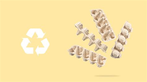 재활용 기호 회색 배경에 재활용 판지로 만든 달걀 상자계란 용기 재활용을위한 파리와 공기 중에 떠 다니는 환경 지속 가능성에 대한 아이디어 환경 피해로부터의 안전 10에