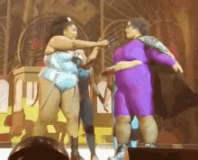 Lizzo Twerk With Lizzo Gif Lizzo Twerk With Lizzo Sami Schalk Tumuklas At Magbahagi Ng Mga Gif