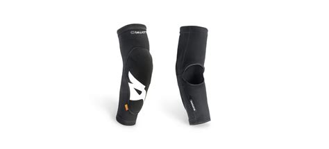 Coderas protección MTB negras Bluegrass Skinny D3O BEWATT