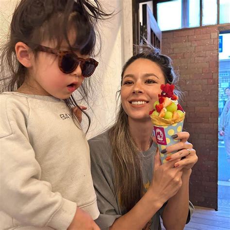 栗原ジャスティーンさんのインスタグラム写真 栗原ジャスティーンinstagram「長年の悩みだった巻き肩が直ったの🥹💜💜💜 すごく