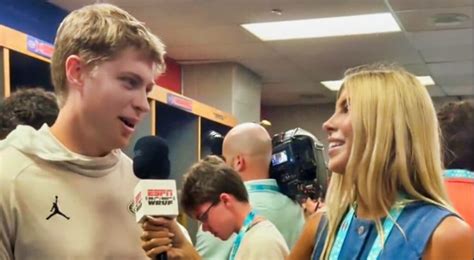 Internet Fans Slam Espn Reporter For Viral Selfie With Florida Gators Guard
