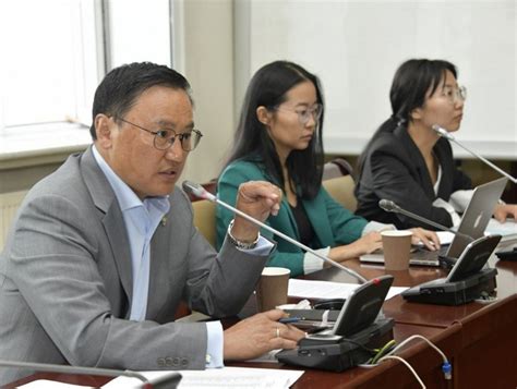 Эрхтэн шилжүүлэн суулгах тухай хуулийн төслийн талаарх хэлэлцүүлэг боллоо