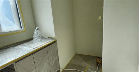 2분이 꼼꼼하게 보양부터 작업 열심히 잘해주셨어요 시간은 4시간 좀 안되게 해주셨고 작업후 하루정도 말리는 시간이 필요하다